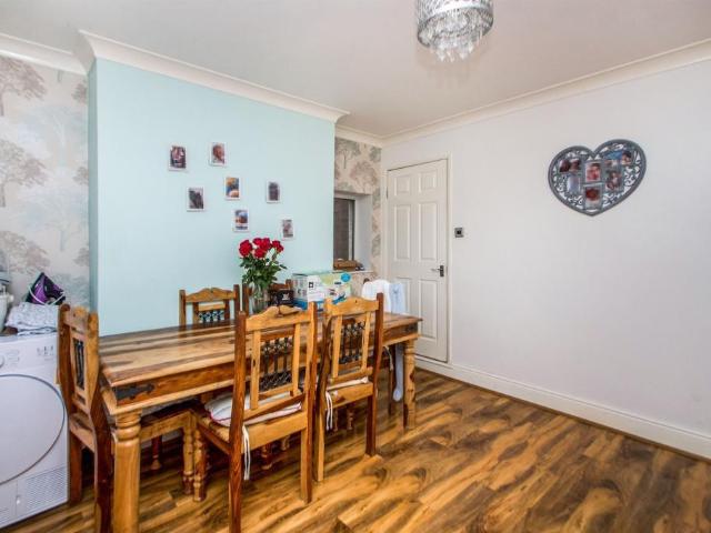 3 bedroom terraced house to rent