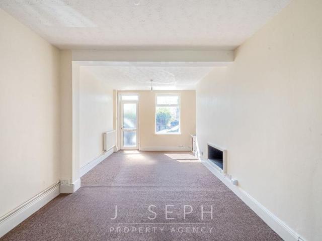 3 bedroom terraced house to rent