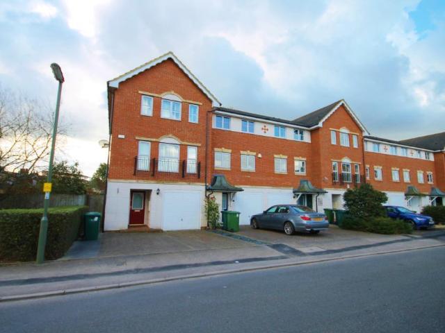 3 bedroom terraced house to rent