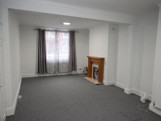 3 bedroom terraced house to rent