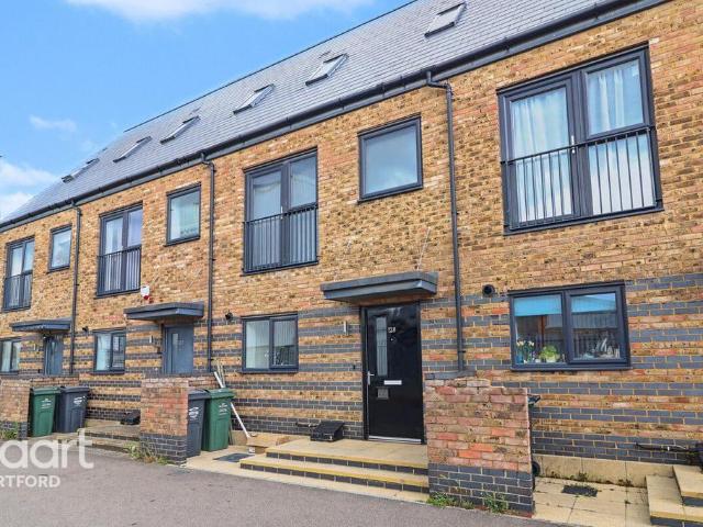 3 bedroom terraced house to rent