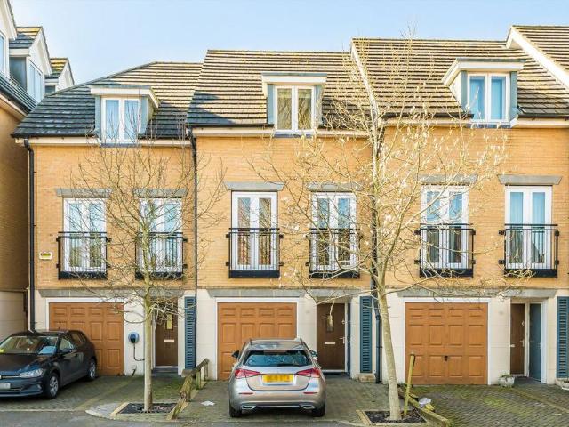 3 bedroom terraced house to rent