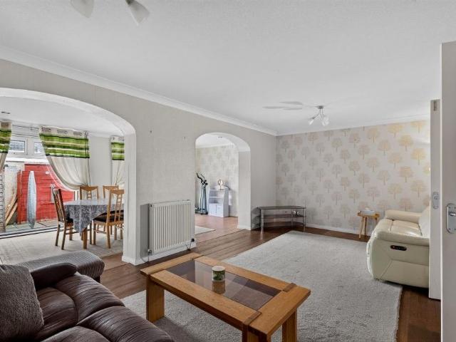 3 bedroom terraced house to rent