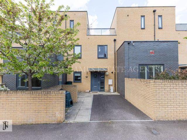 3 bedroom terraced house to rent