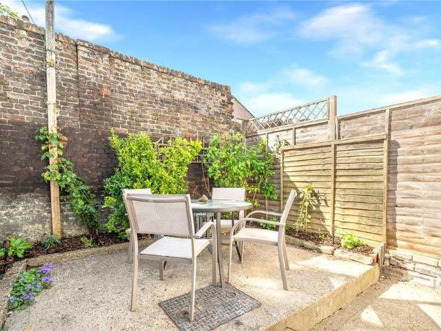 3 bedroom terraced house to rent