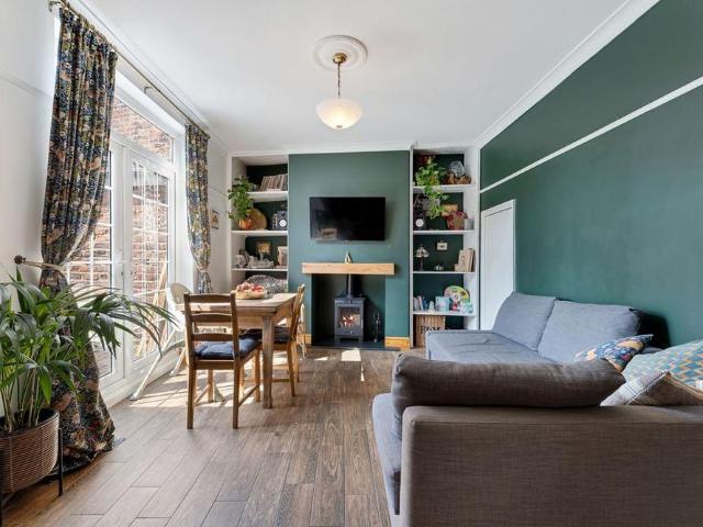 3 bedroom terraced house to rent