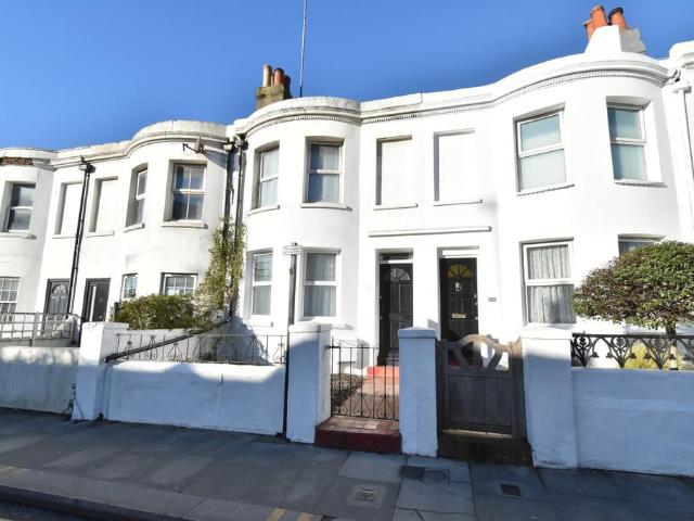 3 bedroom terraced house to rent