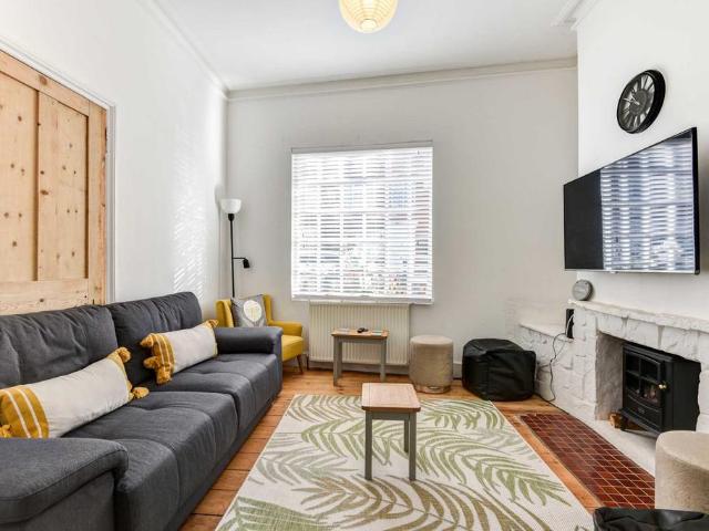 3 bedroom terraced house to rent