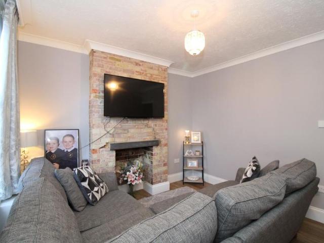 3 bedroom terraced house to rent