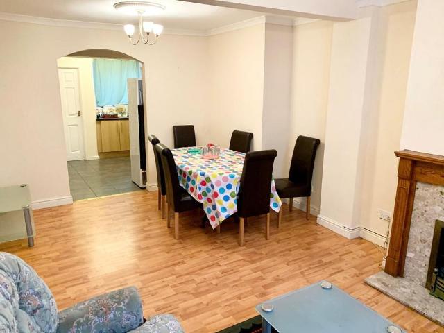 3 bedroom terraced house to rent
