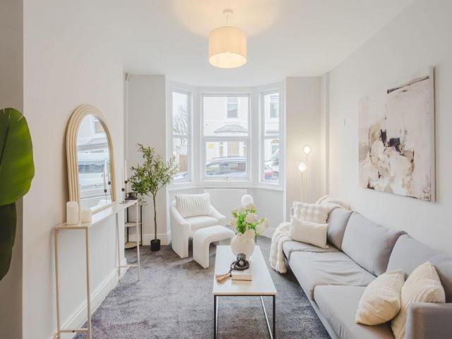 3 bedroom terraced house to rent