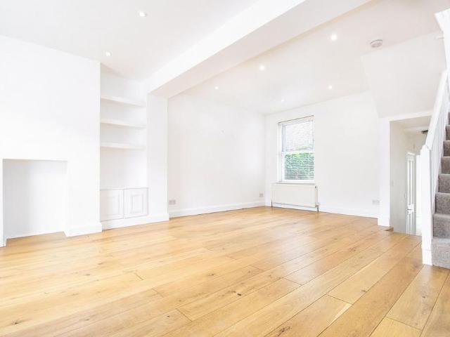 3 bedroom terraced house to rent
