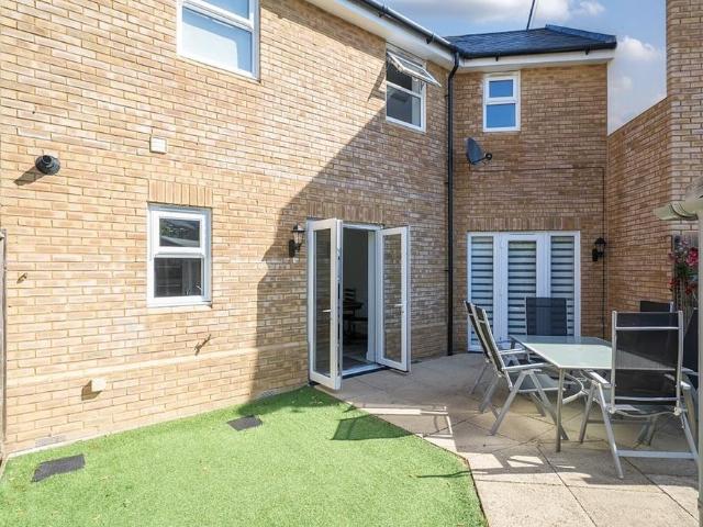 3 bedroom terraced house to rent