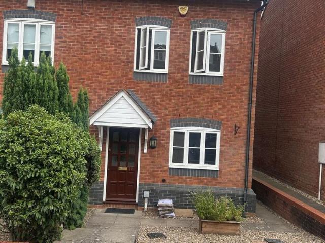3 bedroom terraced house to rent