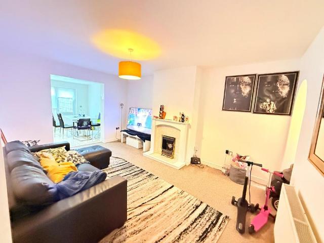 3 bedroom terraced house to rent