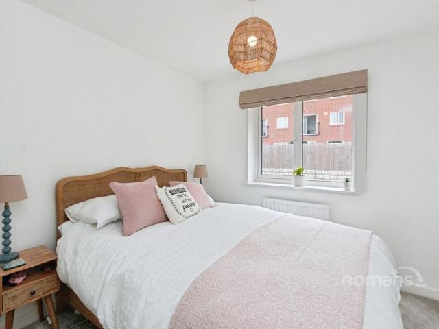 3 bedroom semi detached house to rent