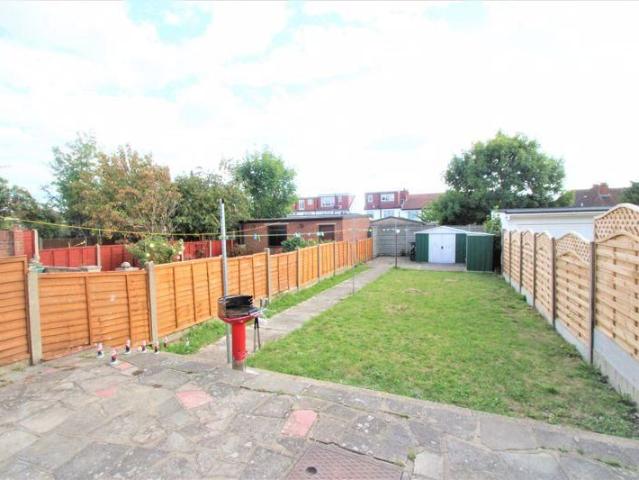 3 bedroom terraced house to rent