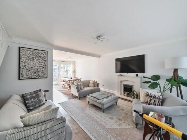 3 bedroom terraced house to rent