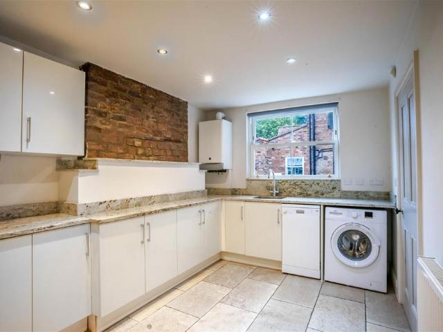 3 bedroom terraced house to rent