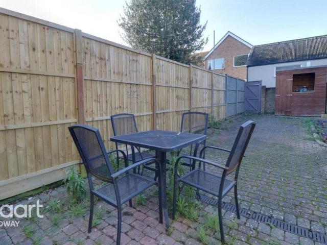 3 bedroom terraced house to rent