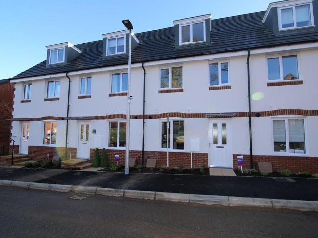 3 bedroom terraced house to rent