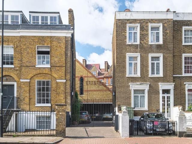 3 bedroom terraced house to rent