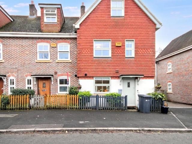 3 bedroom terraced house to rent