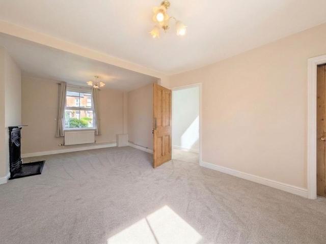 3 bedroom terraced house to rent