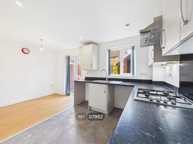 3 bedroom terraced house to rent