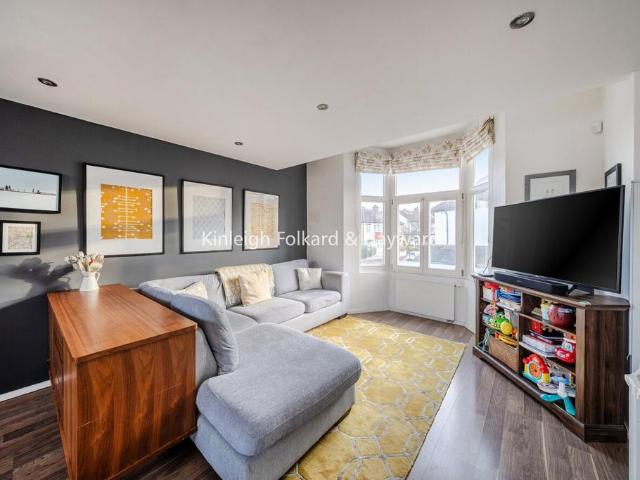 3 bedroom flat to rent