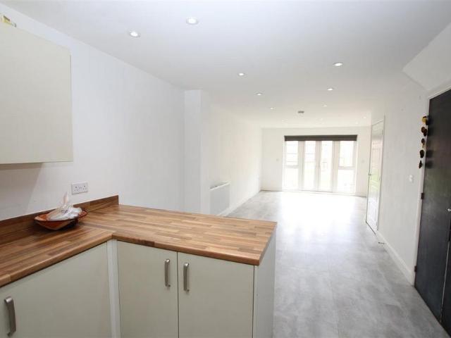3 bedroom terraced house to rent