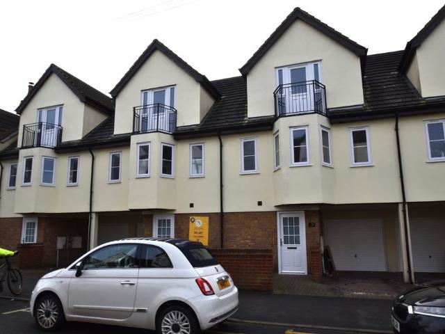 3 bedroom terraced house to rent