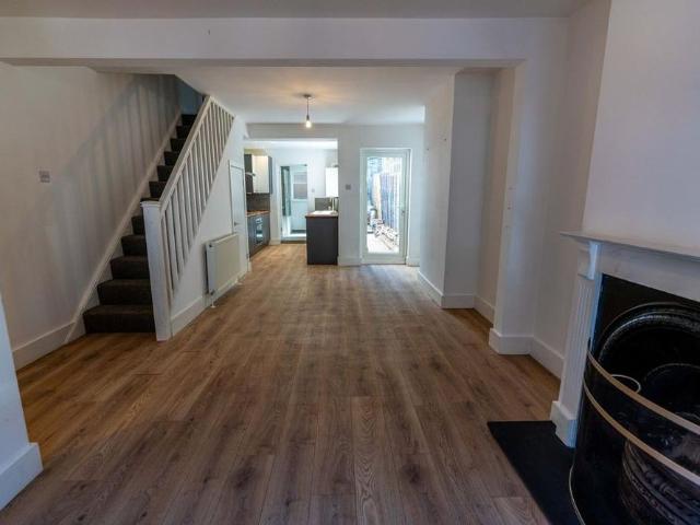 3 bedroom terraced house to rent