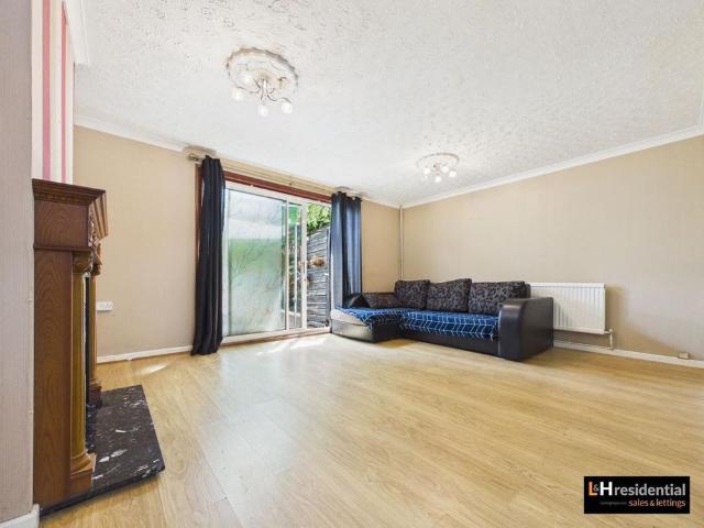 3 bedroom terraced house to rent