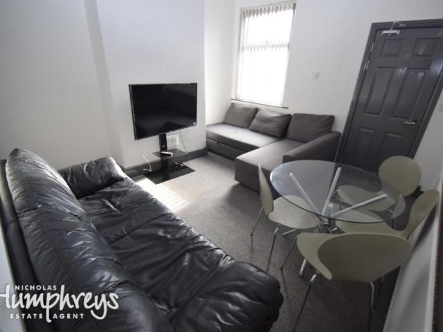 3 bedroom terraced house to rent