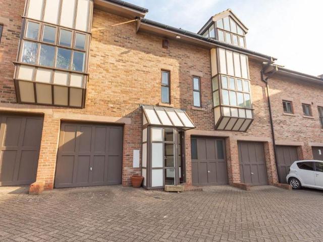 3 bedroom terraced house to rent