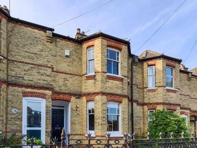 3 bedroom terraced house to rent