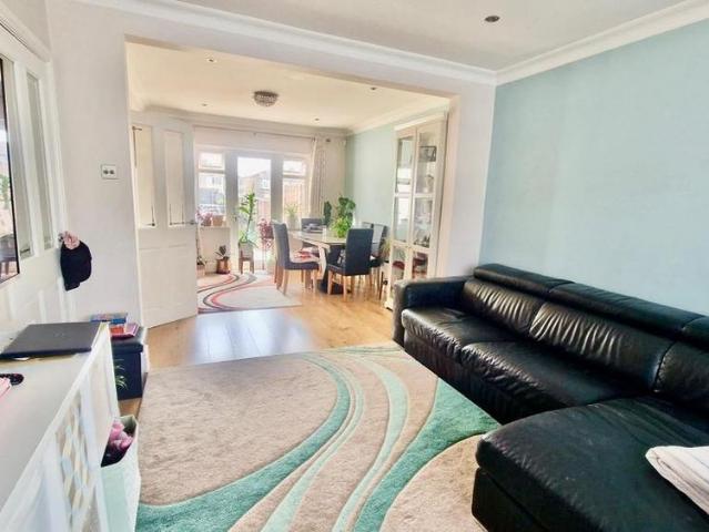 3 bedroom terraced house to rent
