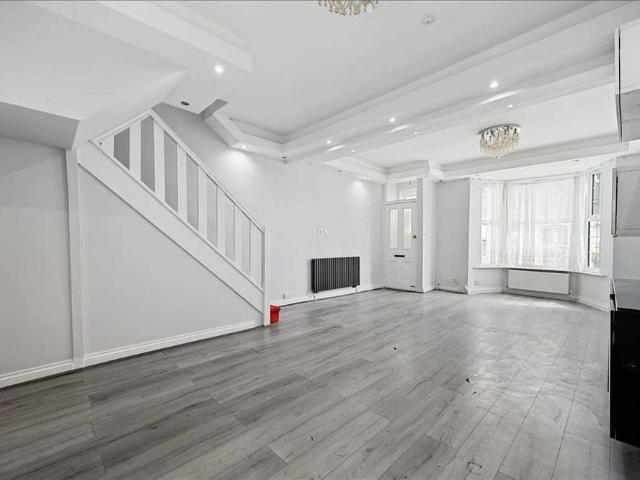 3 bedroom terraced house to rent