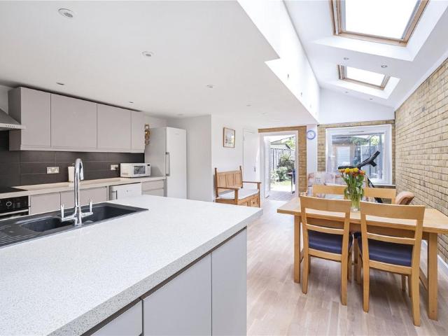3 bedroom terraced house to rent