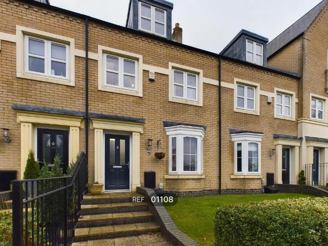 3 bedroom terraced house to rent