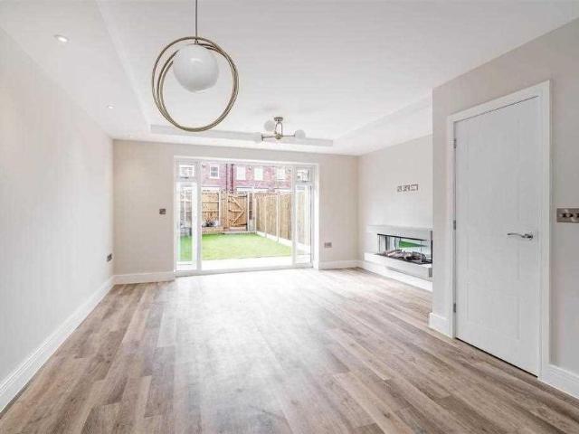 3 bedroom terraced house to rent