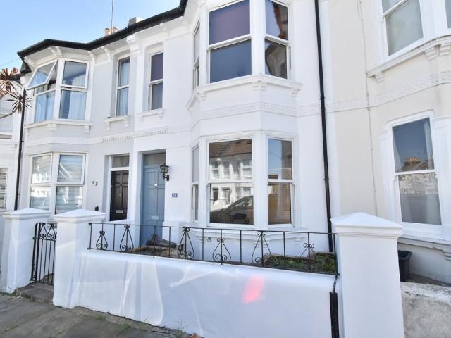 3 bedroom terraced house to rent