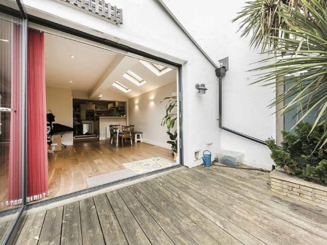 3 bedroom terraced house to rent