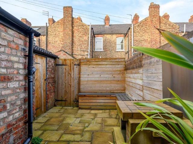 3 bedroom terraced house to rent