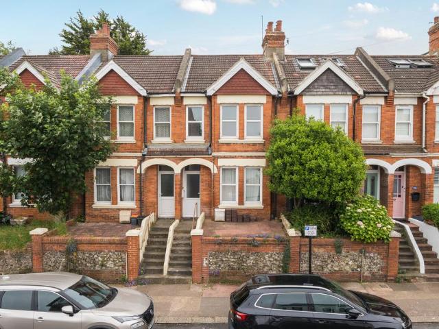 3 bedroom terraced house to rent