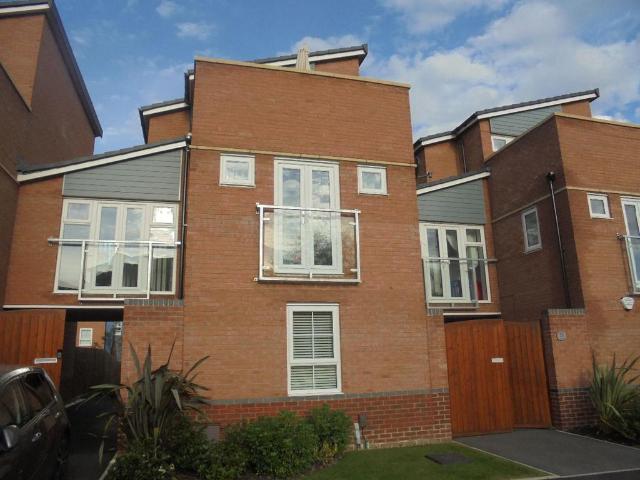 3 bedroom terraced house to rent