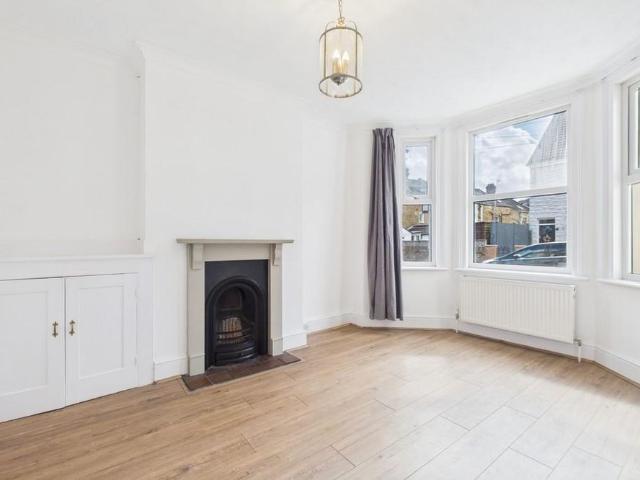 3 bedroom terraced house to rent