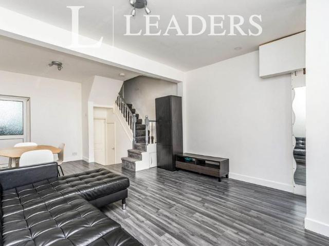 3 bedroom terraced house to rent