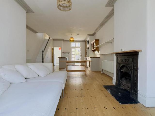 3 bedroom terraced house to rent